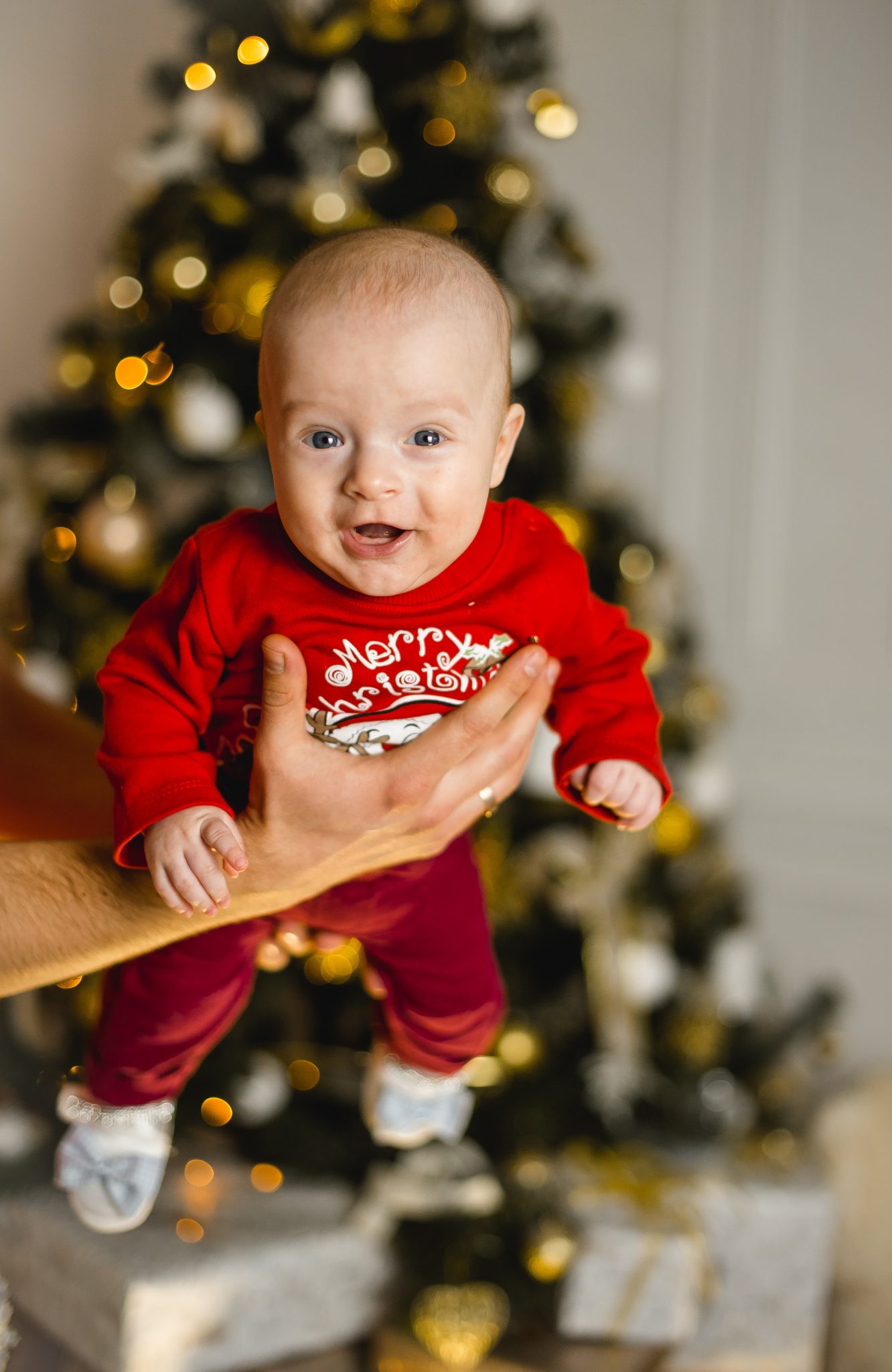 How to make it through the holiday season with a newborn baby #parenting